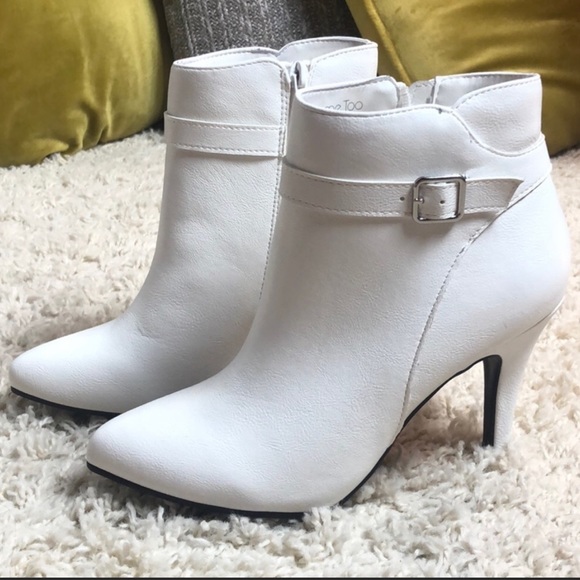 me too | Shoes | Me Too White Ankle Booties | Poshmark
